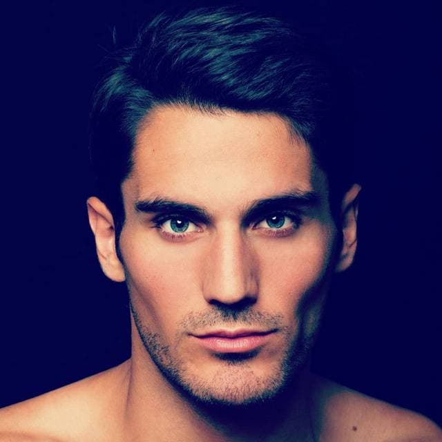 Privukao pažnju u spotu 'Švaler', a evo čime se sve bavi – Tračara